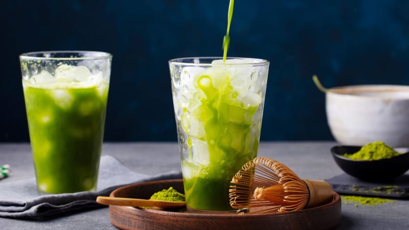 5 tipů na osvěžující drinky s matcha čajem. Vyměňte matcha latte za ...