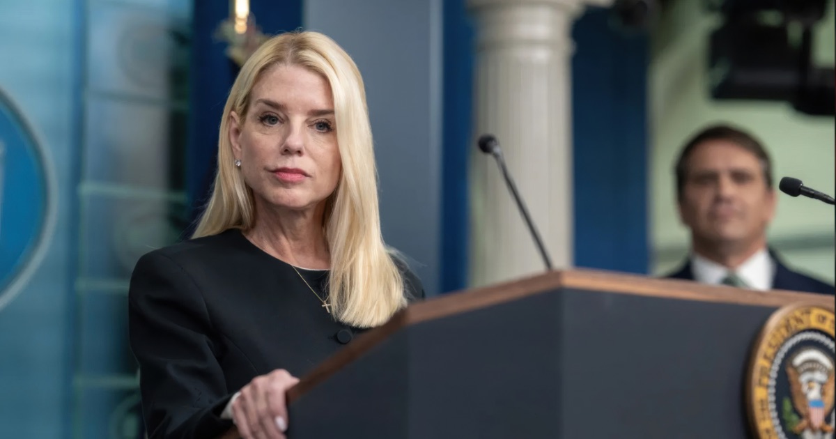 Efter fyring: Pam Bondi ramt af alvorlig sygdom