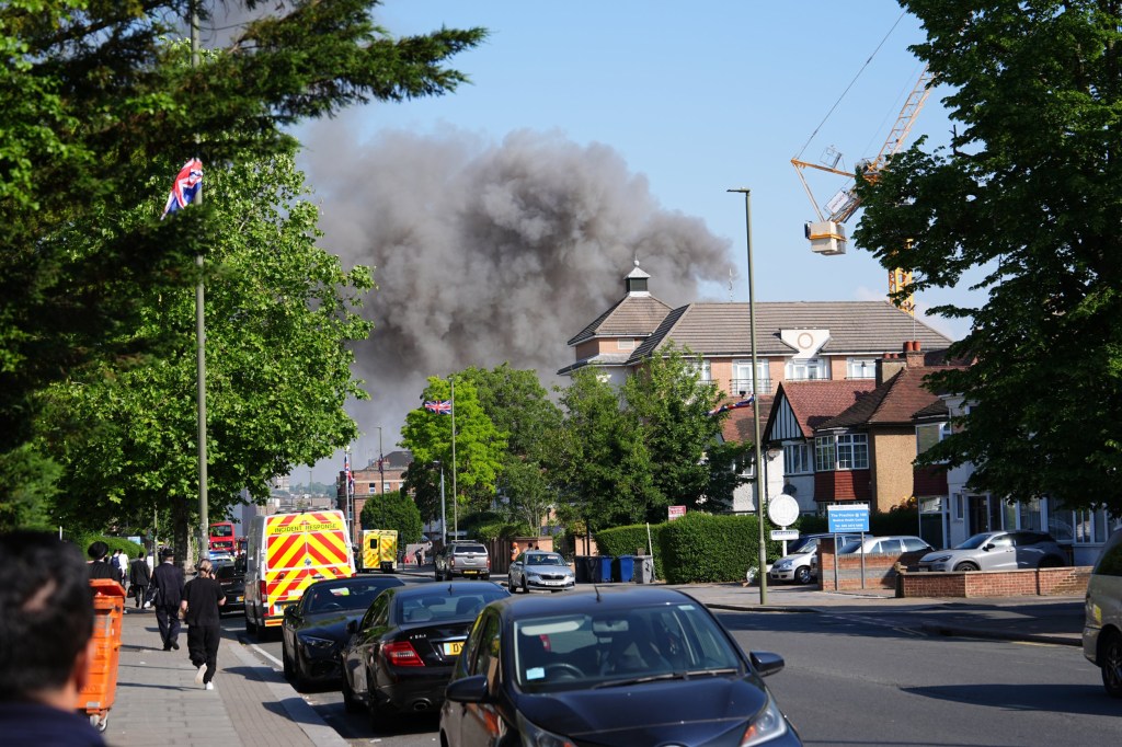 Large fire breaks out behind Jewish supermarket in Golders Green