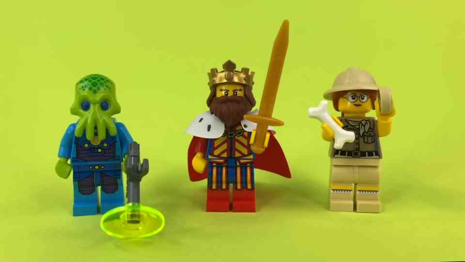 1,000 LEGO minifigures in one build – the tiny army takes shape