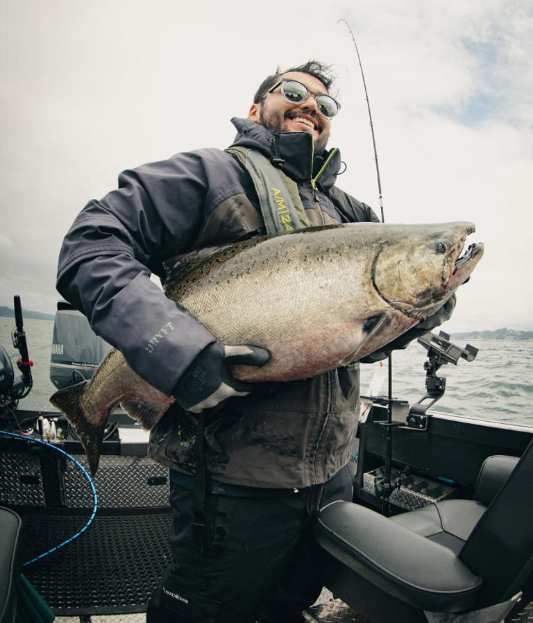 Battling salmon at Buoy 10 on the Columbia River
