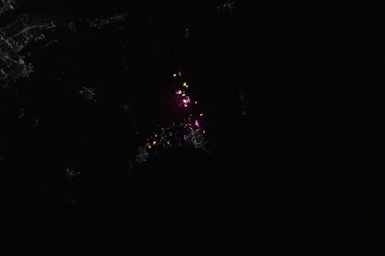 The hot pink glow seen from space: Why these Ontario greenhouse lights ...