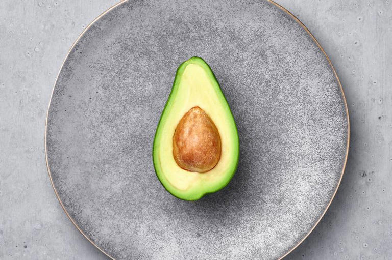 Keep avocado fresh and stop them from browning by storing with 1 ...