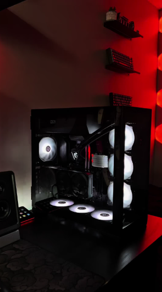 Black setup PC gaming aesthetic build