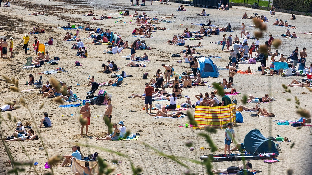 UK heatwave sets third consecutive warm night record