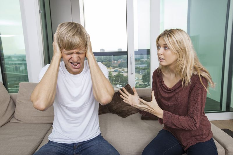 20 rude behaviors that reveal just how tactless someone really is