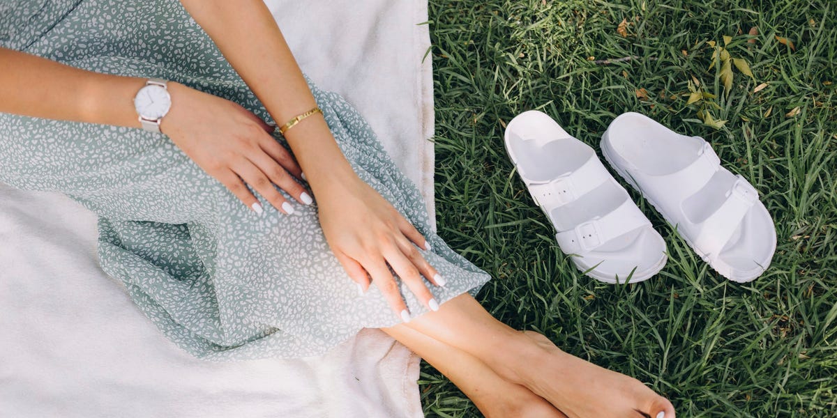 ‘Your blood is flowing backwards’: Swollen ankles are common in the sun ...