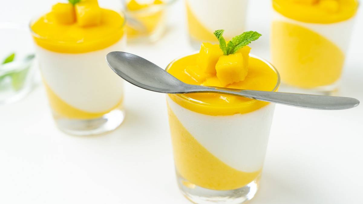 Esta mousse fresca de pêssego vai ser o doce mais viciante do verão