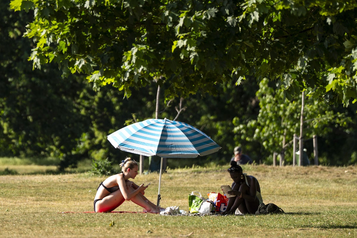NHS website visits surge as people seek tips for heatstroke and sunburn