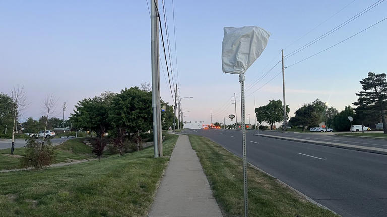 Ask Axios: What's up with the covered signs across Des Moines?