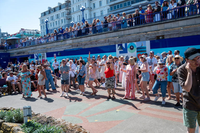 In pictures: Toploader perform at Eastbourne Bandstand
