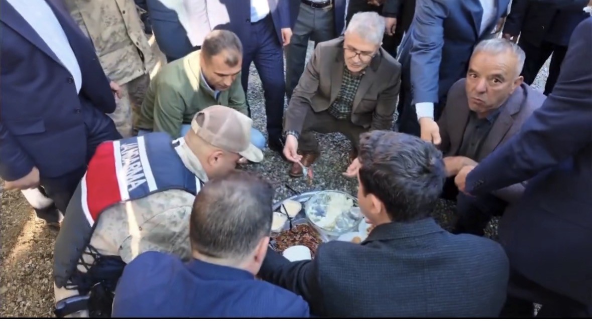 Bingöl’de asırlık divan geleneği bayramda yaşatıldı