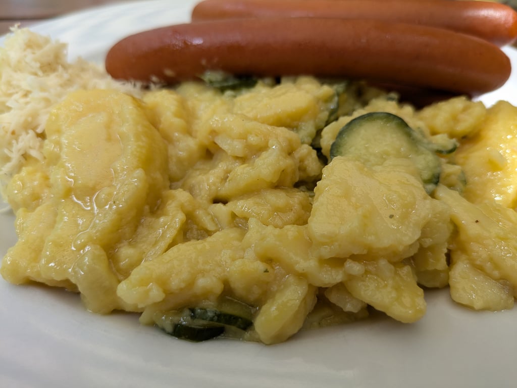 Eine Zutat hat im Kartoffelsalat absolut nichts verloren, obwohl sie ...