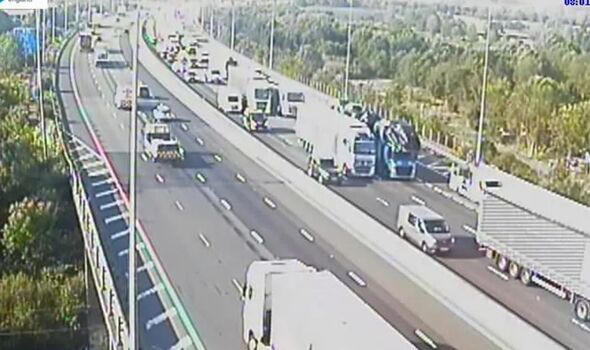 M25 traffic: Motorway closed near Romford, Essex after horror crash ...