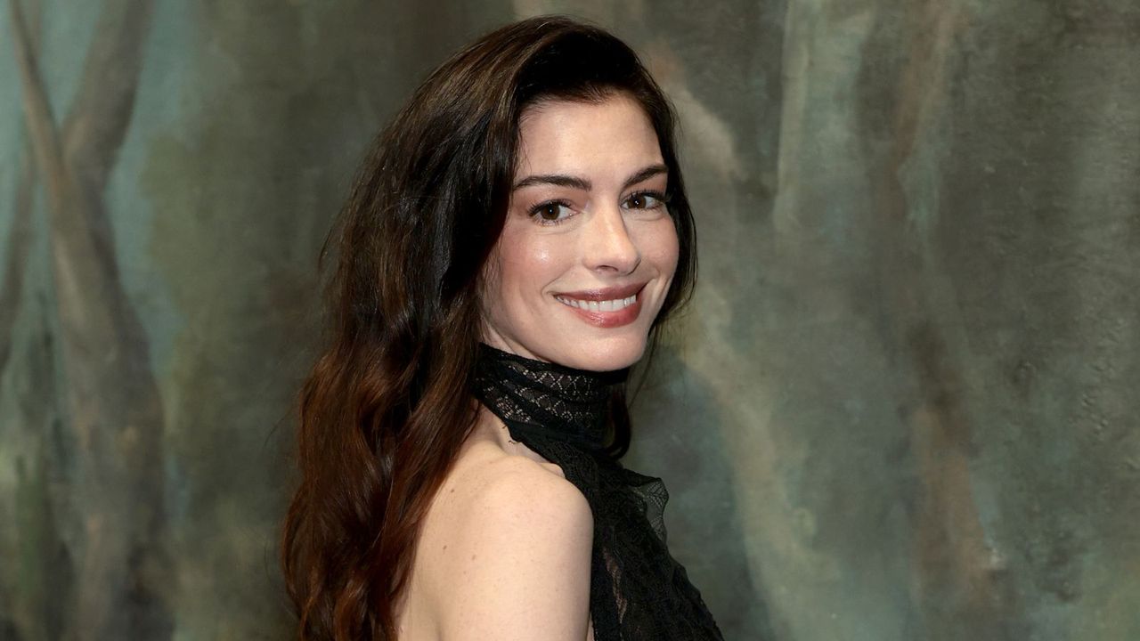 Anne Hathaway’s seafoam kitchen cabinets are a study in softer hues ...