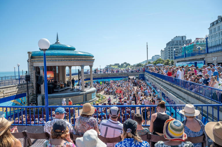 In pictures: Toploader perform at Eastbourne Bandstand