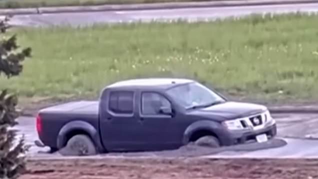 Truck gets stuck in wet cement after driver ignores 'road closed' sign