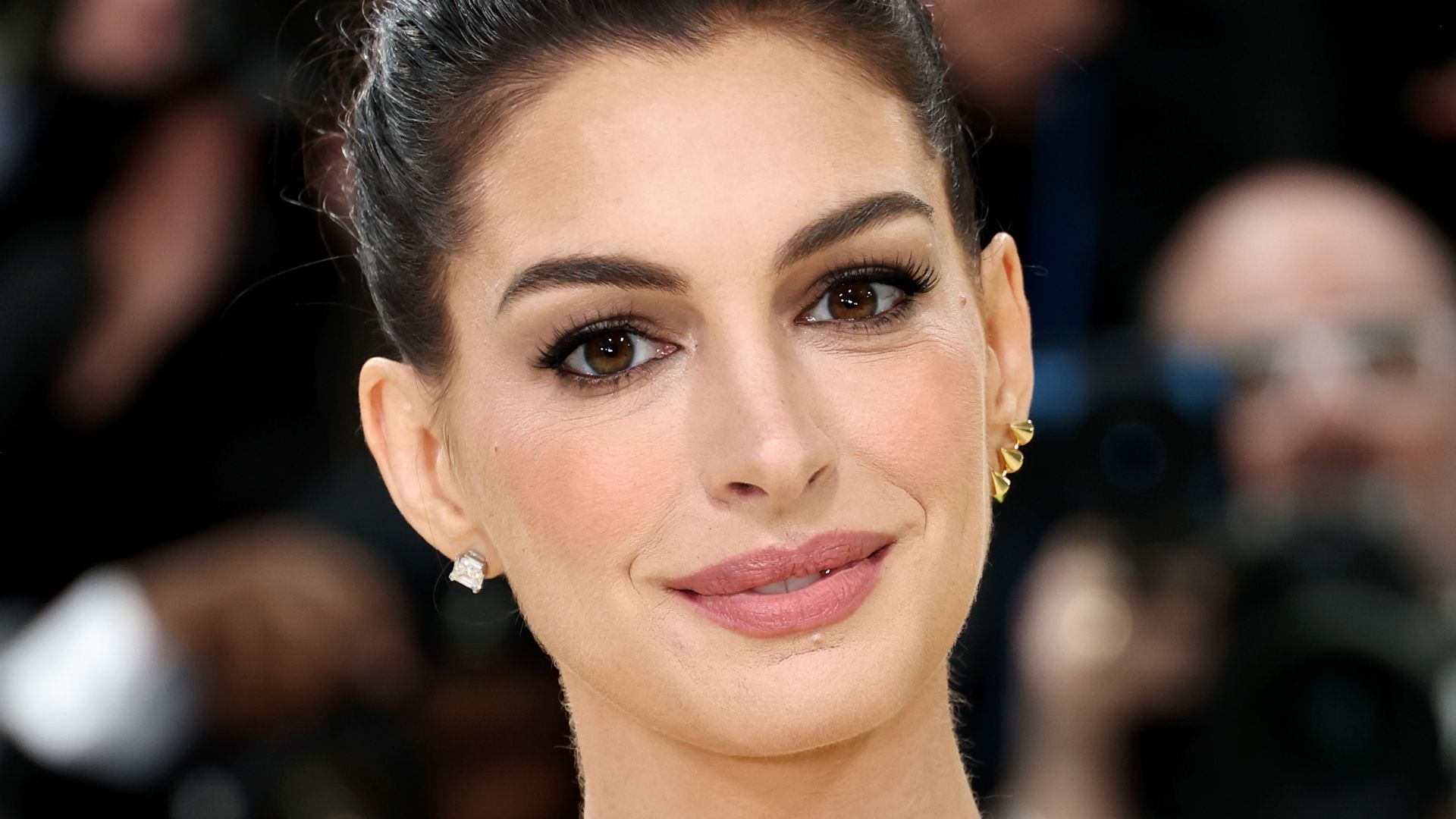 Ich war zehn Jahre lang halbblind: Anne Hathaway spricht erstmals über ...