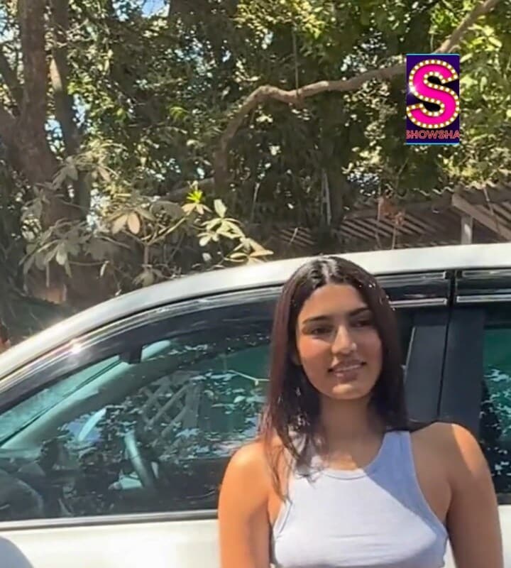 Alizeh Agnihotri striking a pose and owning the paparazzi moment with ...