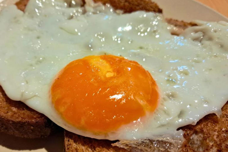 Fried eggs will be crispier if you swap butter and olive oil for a ...