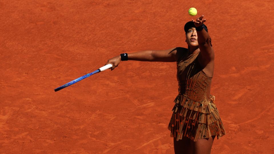 Naomi Osaka dazzles with eye-catching 'Eiffel Tower' inspired outfit to ...