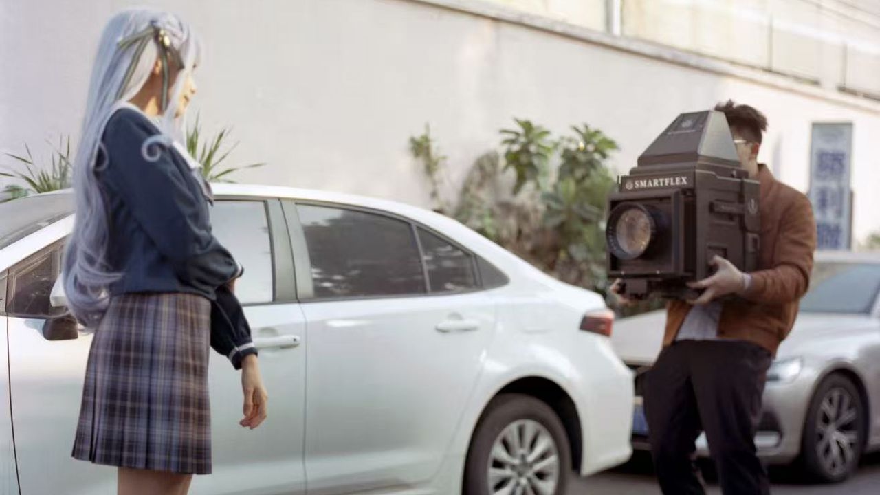 Meet the world’s largest SLR camera. This is the first 8x10in SLR in ...