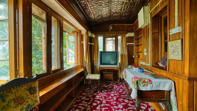 American traveller now settled in India shares some common things found ...