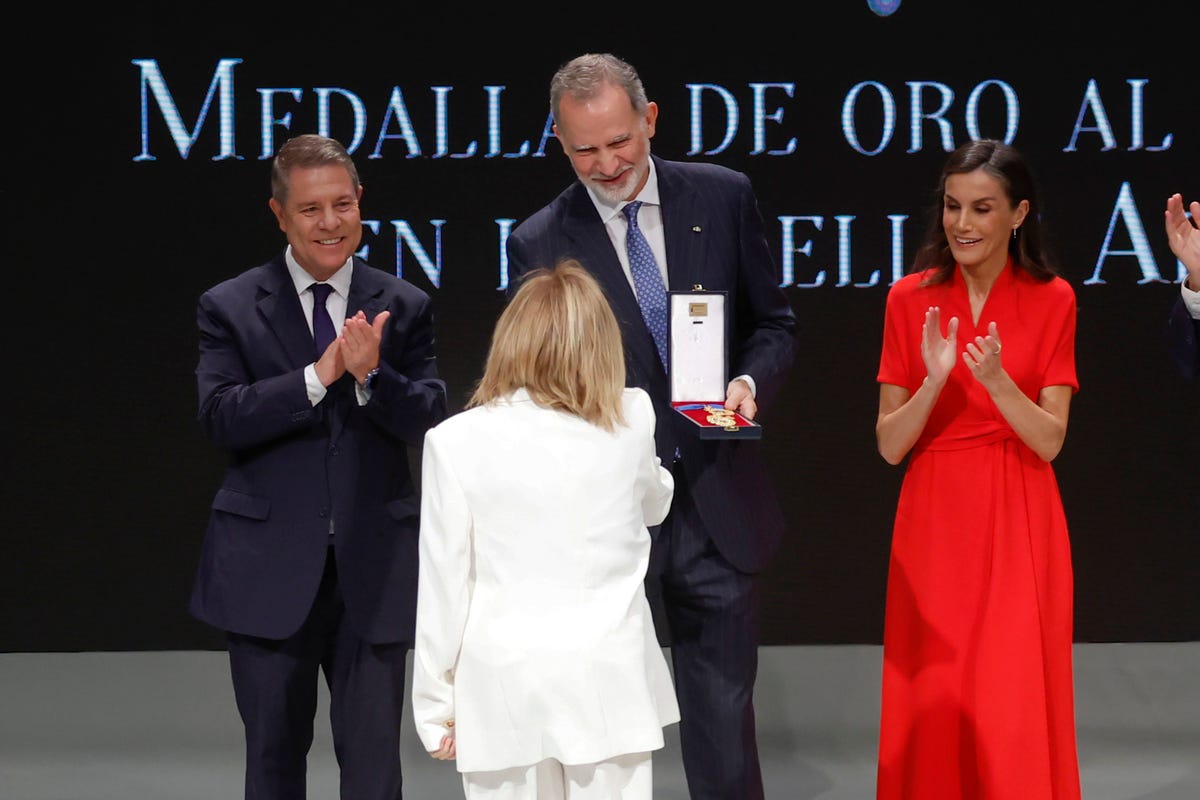 Carmen Machi recibe la medalla de oro de las bellas artes presumiendo ...