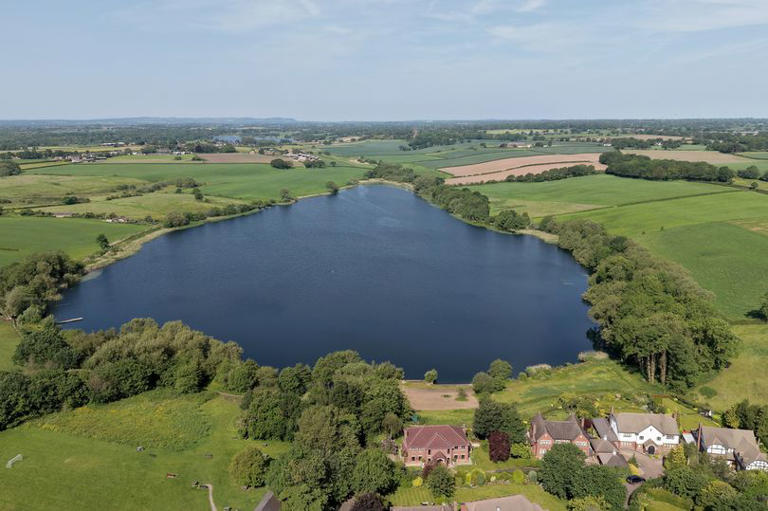 Body of boy pulled from water after 999 crews rush to Cheshire lake