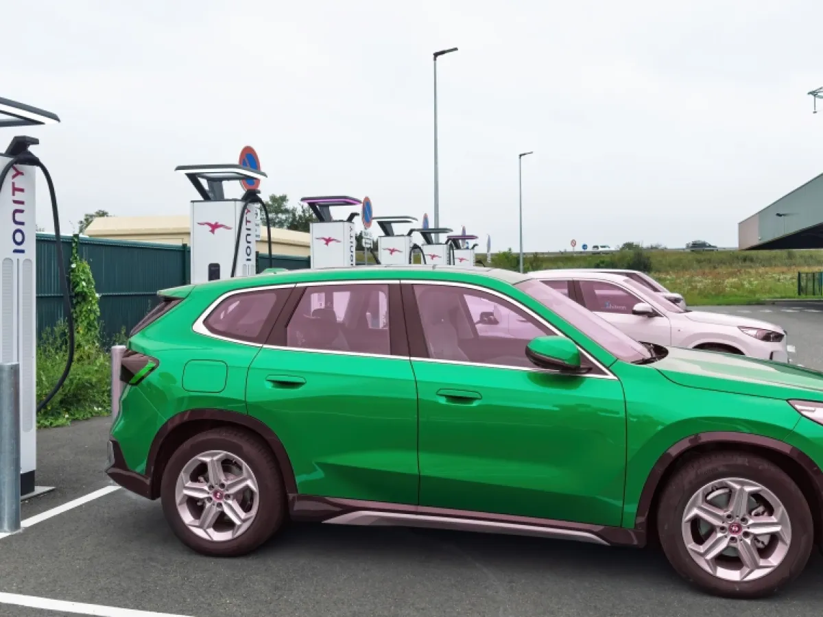 Už na to přišli i eurokomisaři a stěžují si: Naše elektroauta nedojedou ...