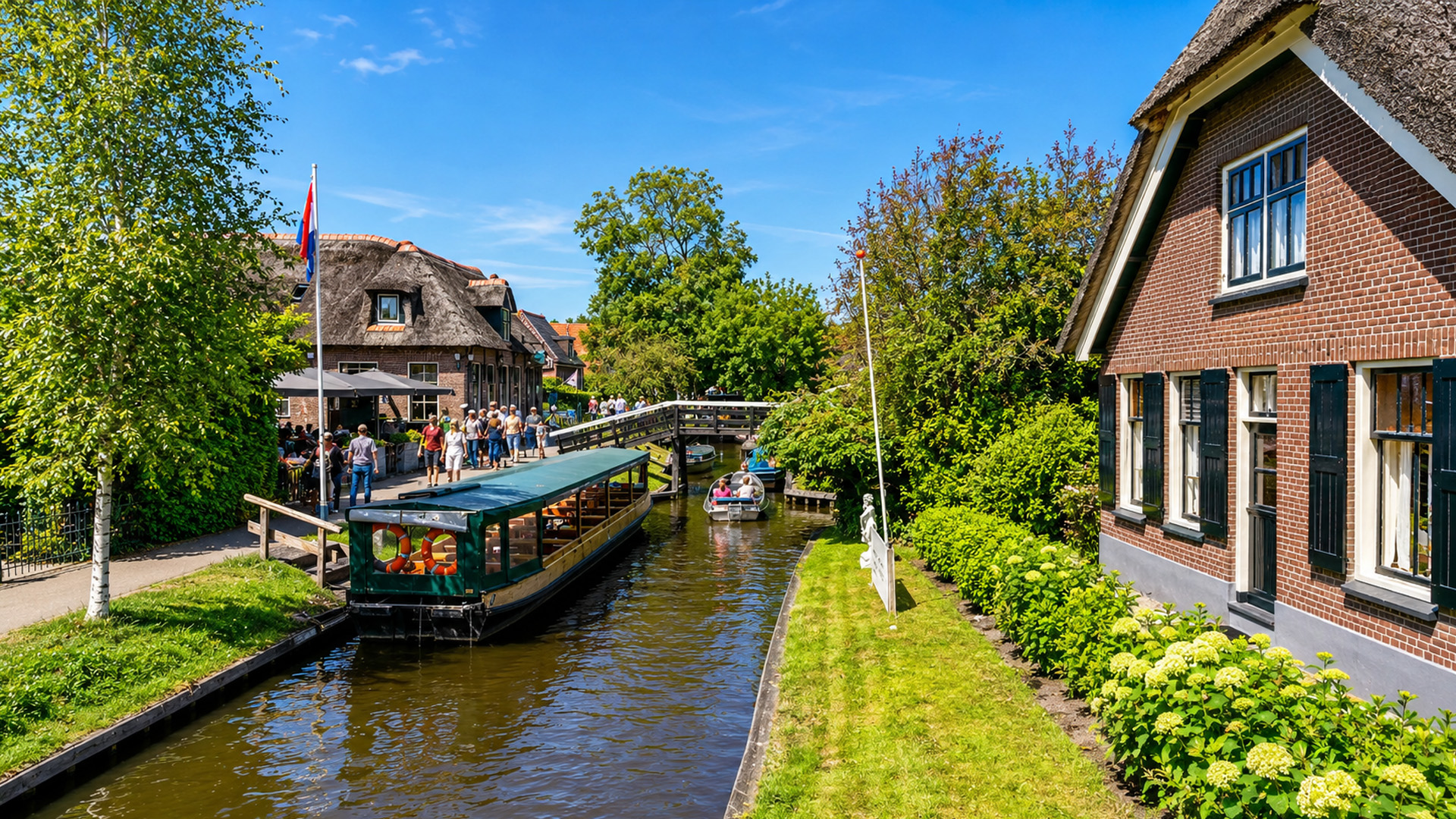 Giethoorn feels like a timeless Dutch canal village (4K)