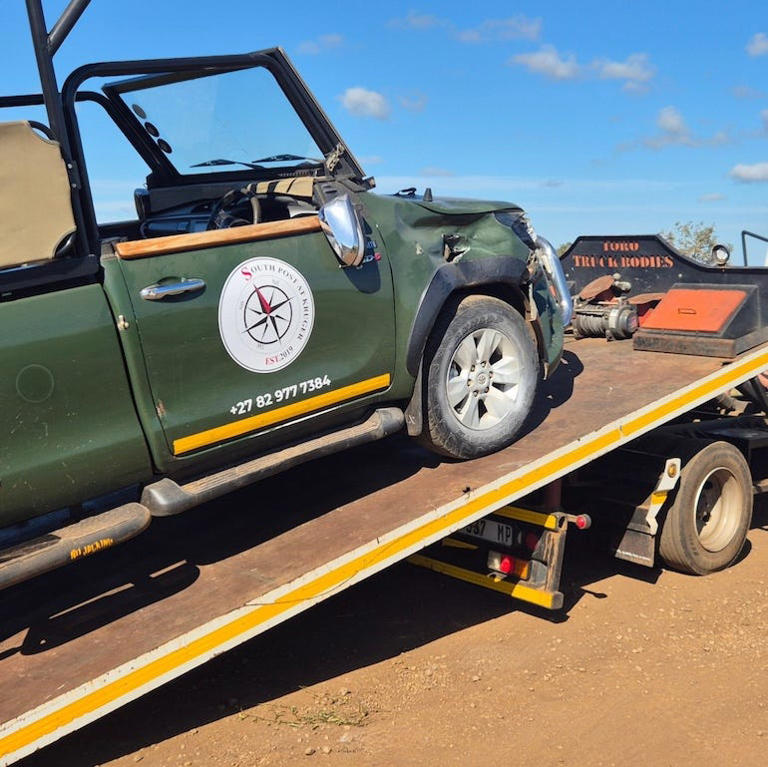 Watch: Elephant approaches Kruger NP safari vehicle, destroys it