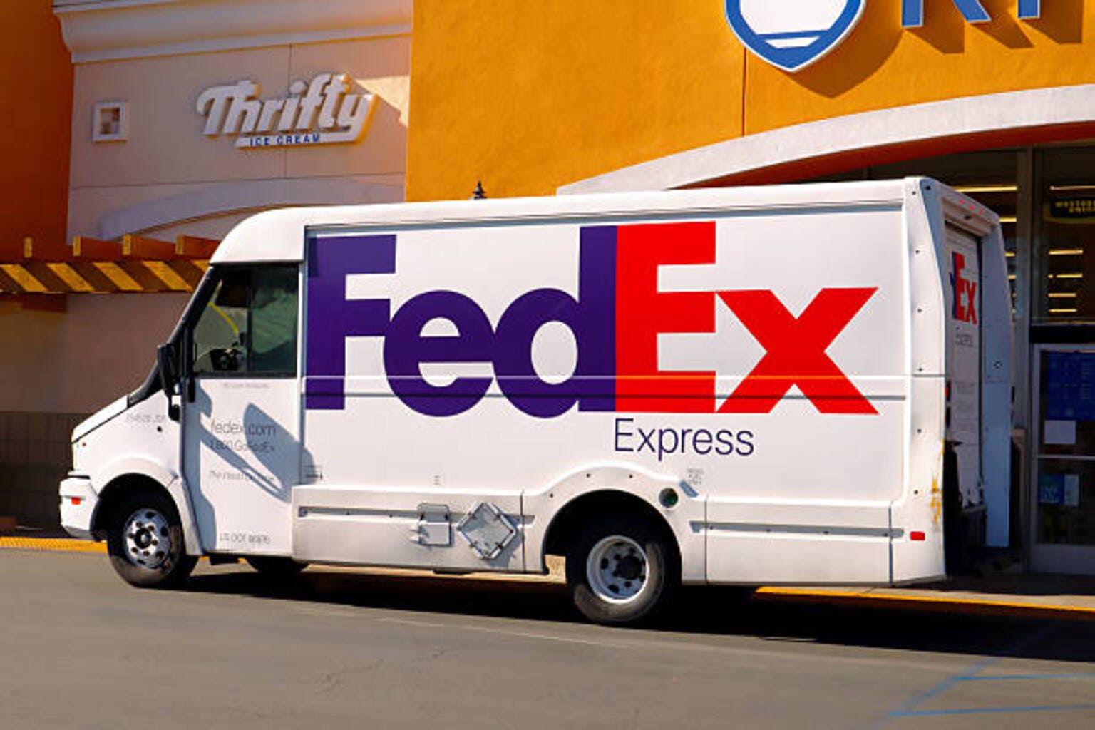 FedEx tops profit expectations in its first post-spinoff earnings report