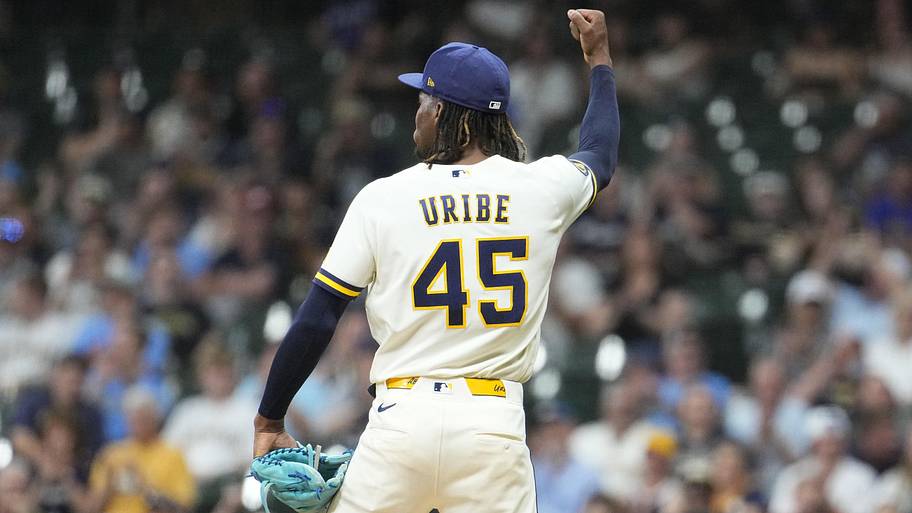 Brewers’ Abner Uribe accuses Oli Marmol of threatening dugout gesture