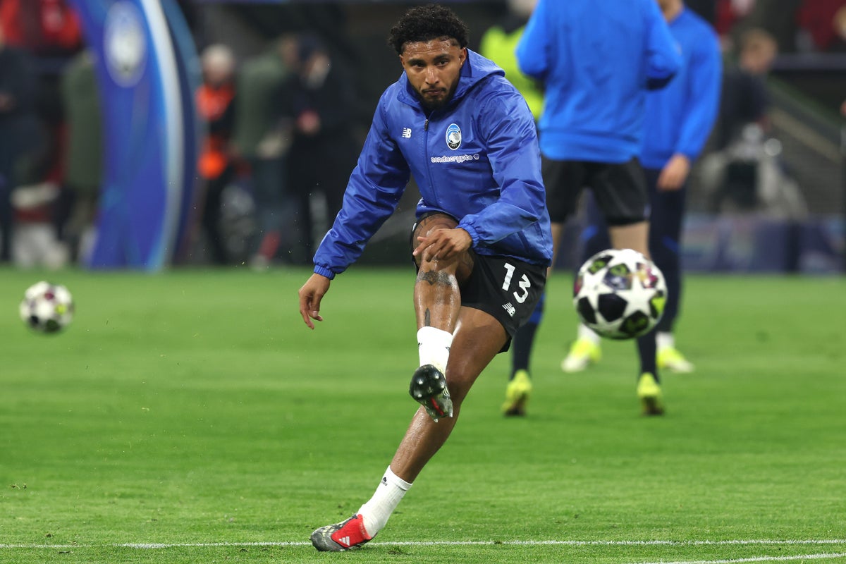 Man United close in on first summer signing