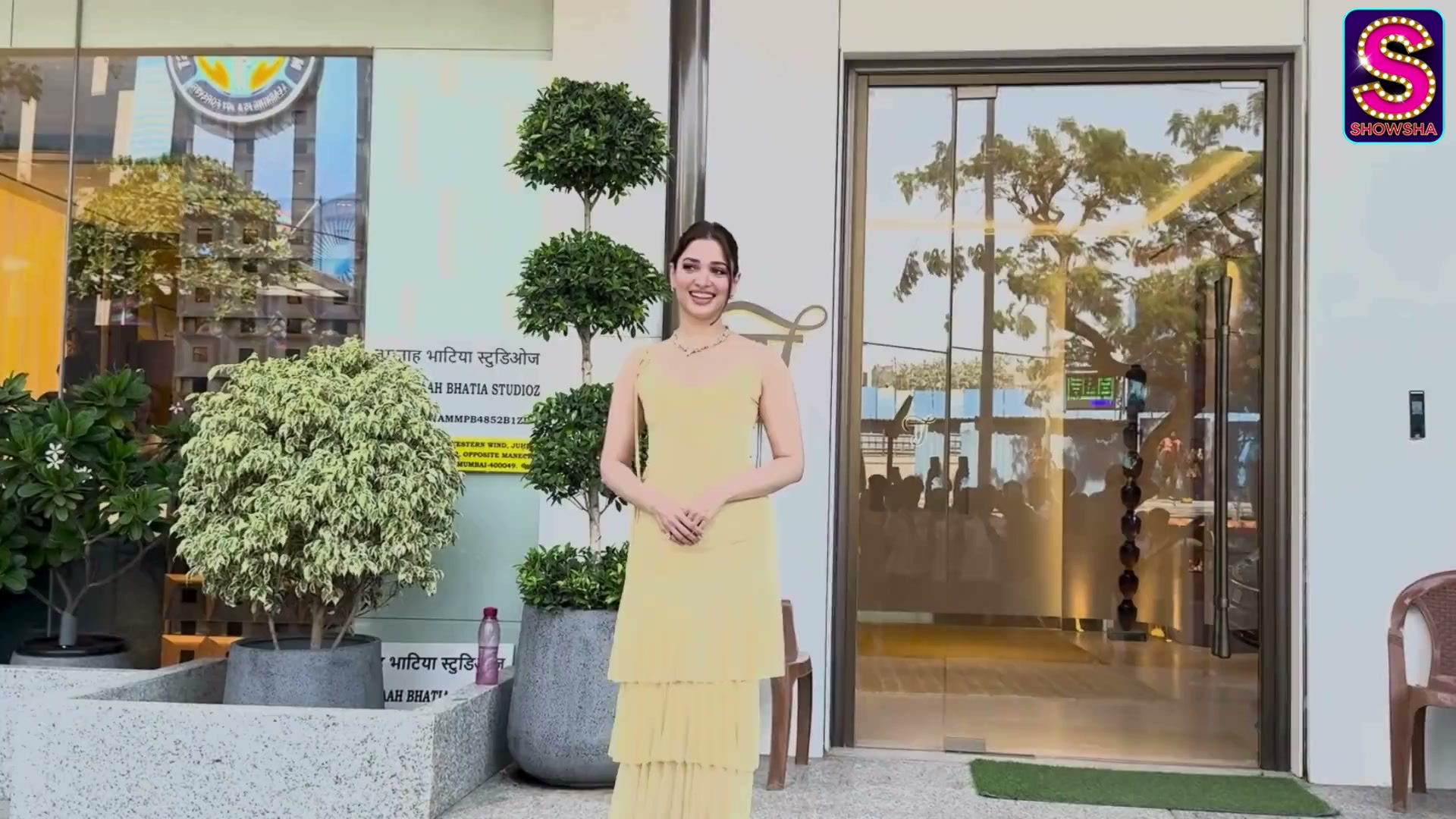 Tamannaah Bhatia & Farah Khan look effortlessly cool as they pose ...