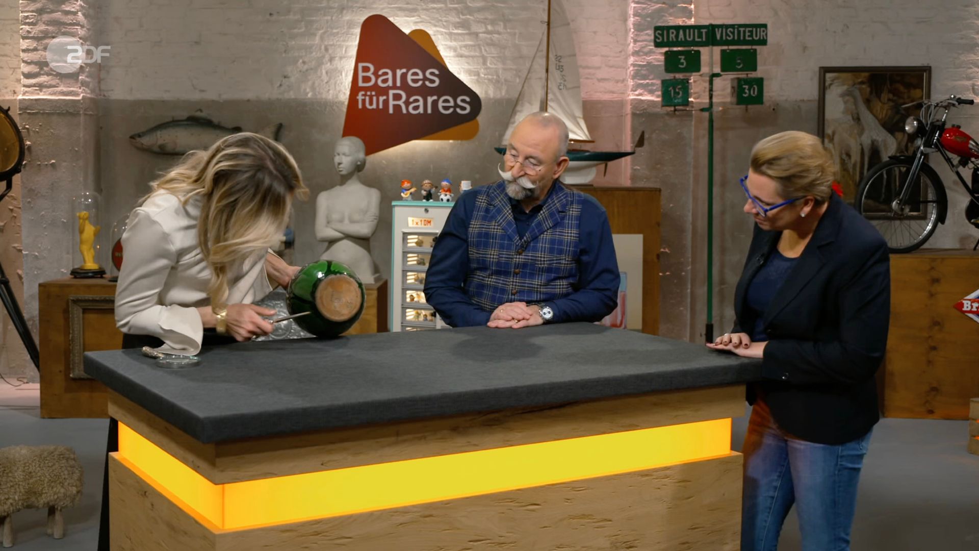 Erst Enttäuschung, dann Jubel: "Bares für Rares"-Verkäuferin wird im ...