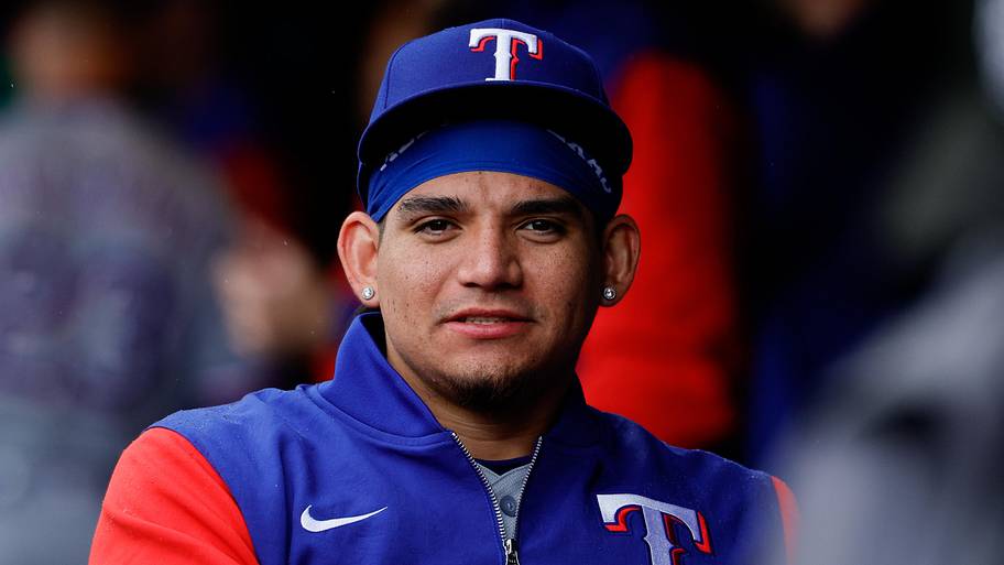 Alejandro Osuna looks like he belongs in second stint with Rangers