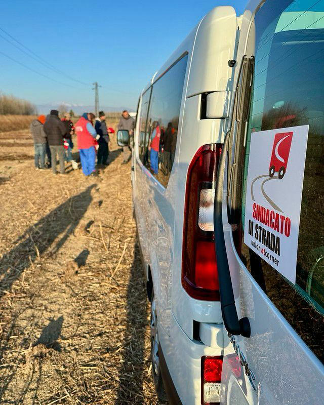 Caporalato, 12 ore nei campi a 40 gradi per pochi euro, tra contratti ...