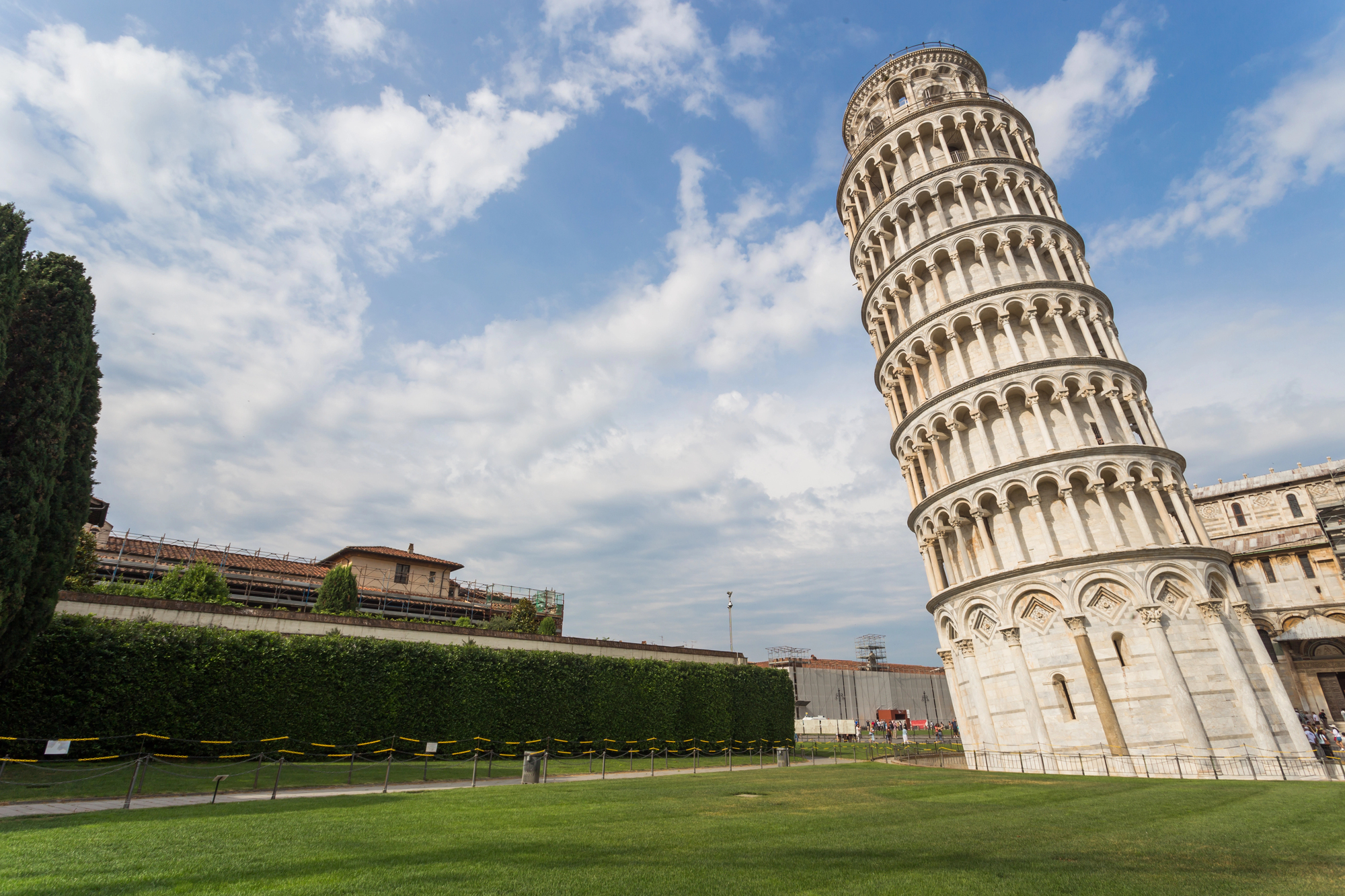 Most popular tourist photo poses at global landmarks