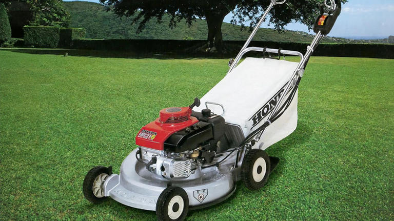 Experts say this is the best time of day to cut grass with your lawn mower