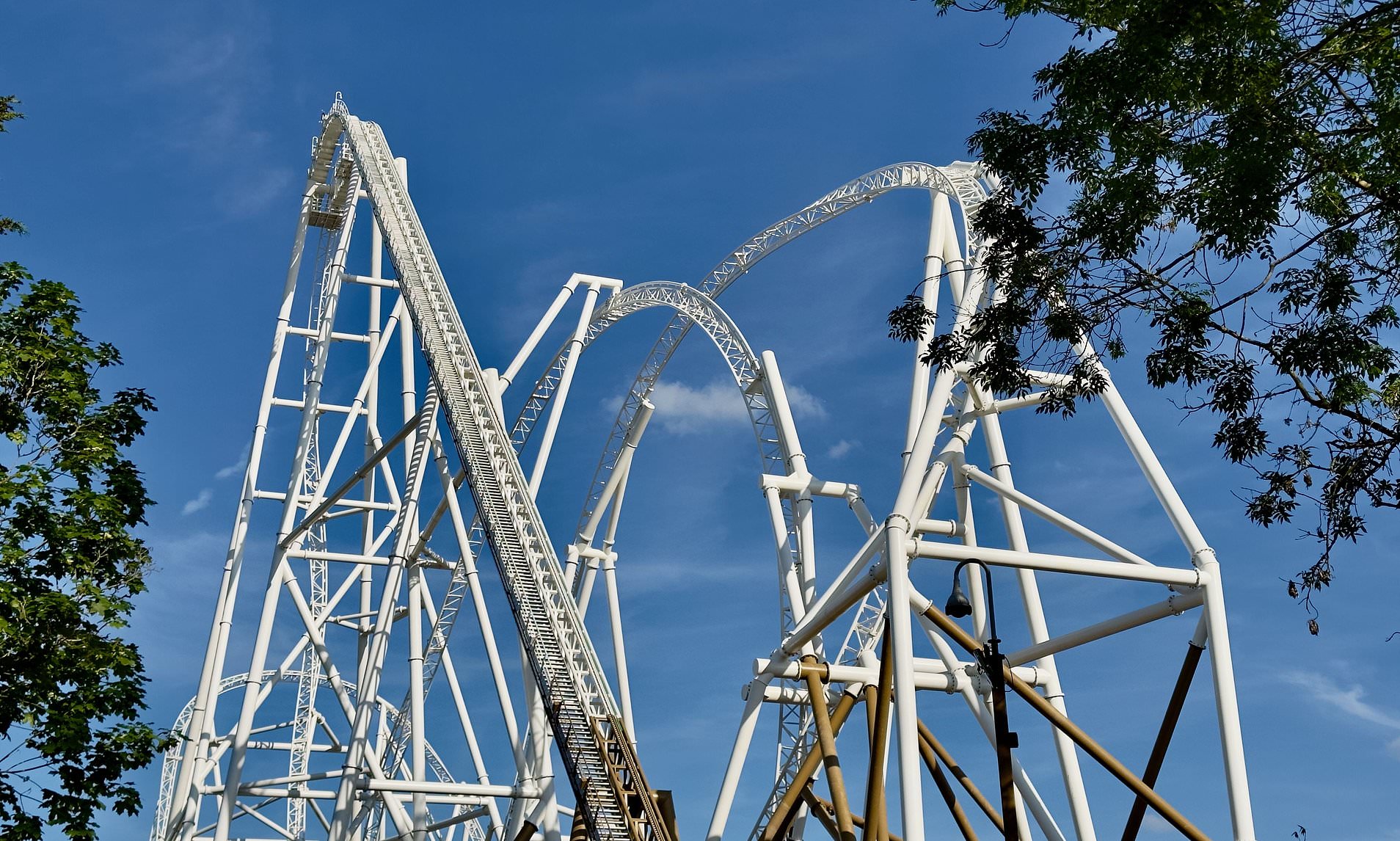 Thorpe Park in chaos as two roller coasters break down at the same time ...