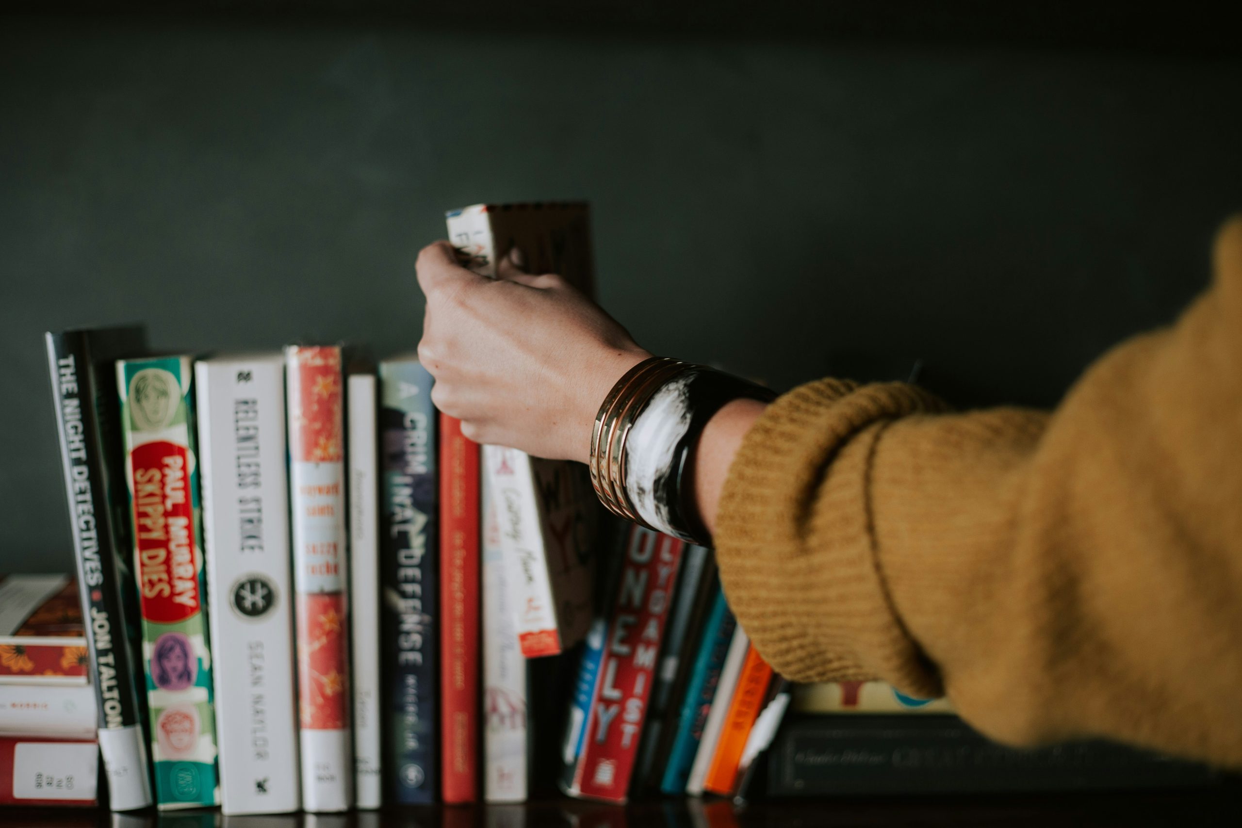 17 secrets to finding rare books at a library sale