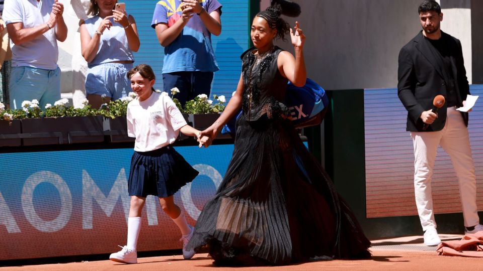 Naomi Osaka dazzles with eye-catching 'Eiffel Tower' inspired outfit to ...