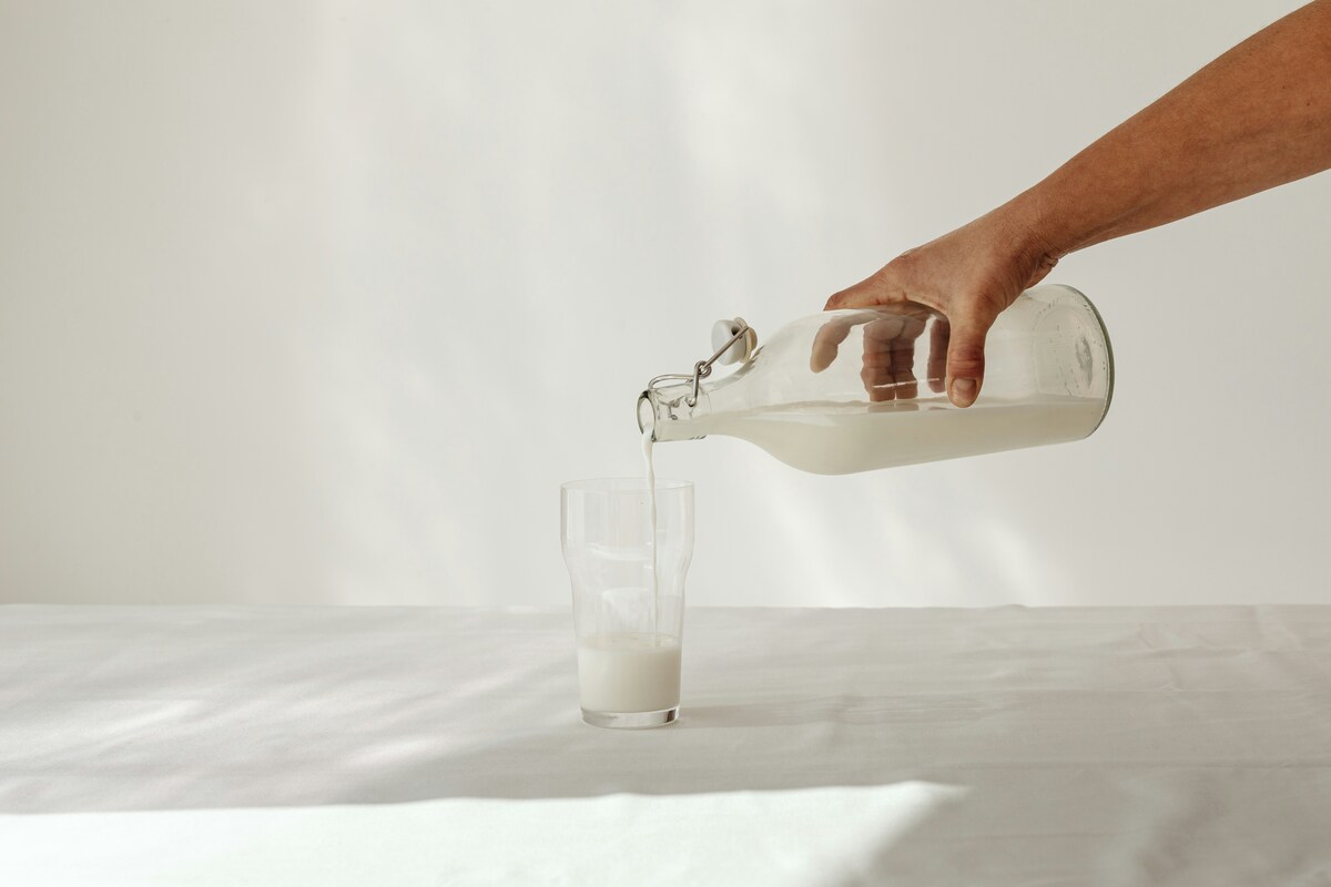 Is full-fat milk better than low-fat milk? What to know about whole ...