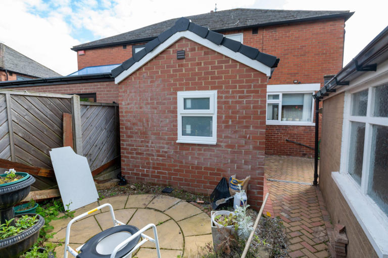Builder makes gran’s £36k extension too small to fit her bed
