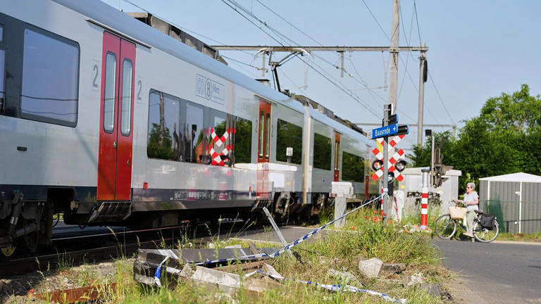 Crash involving speeding train, minibus in Belgium leaves 4 dead ...