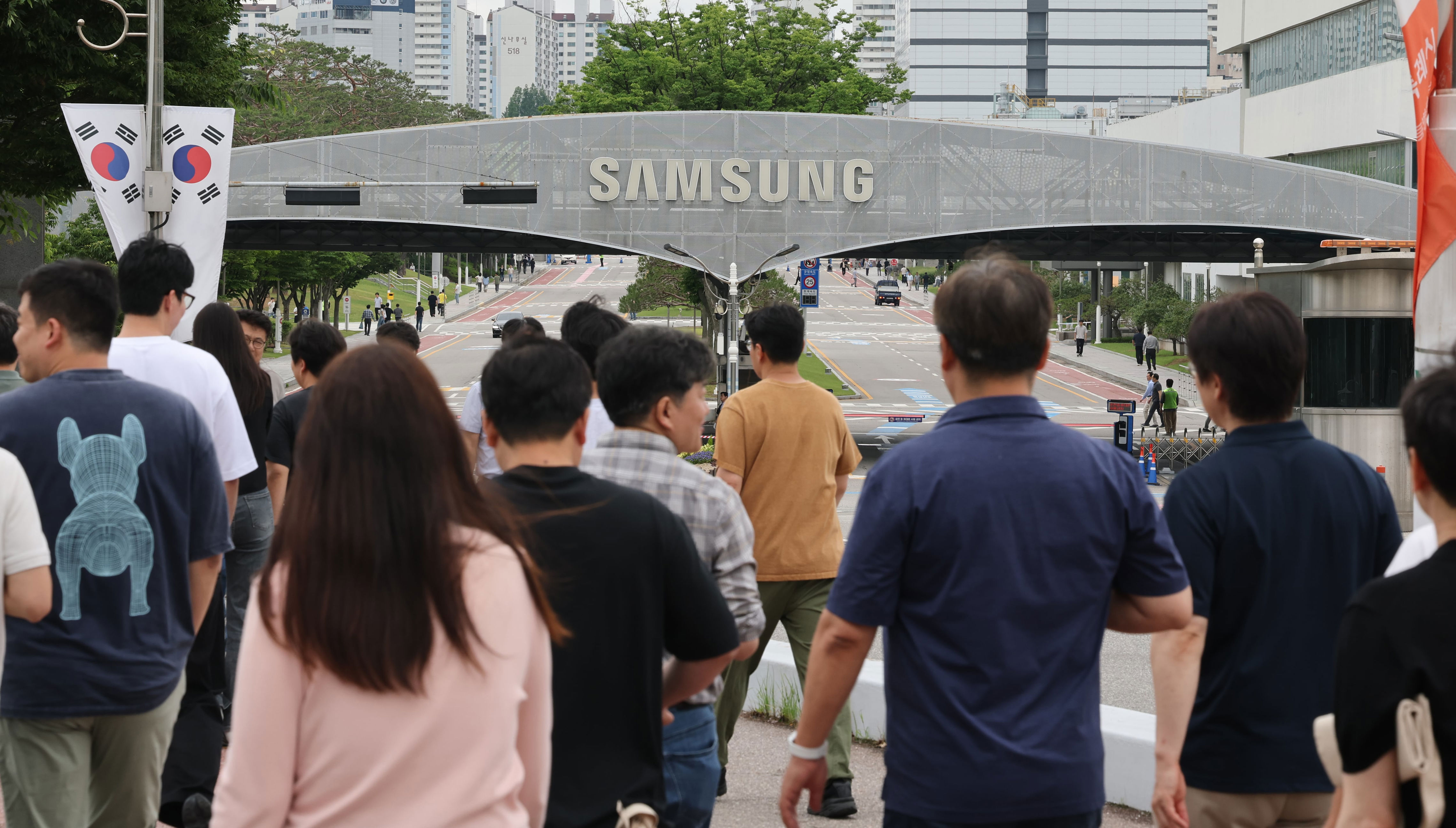 Samsung Electronics splits over semiconductor bonuses