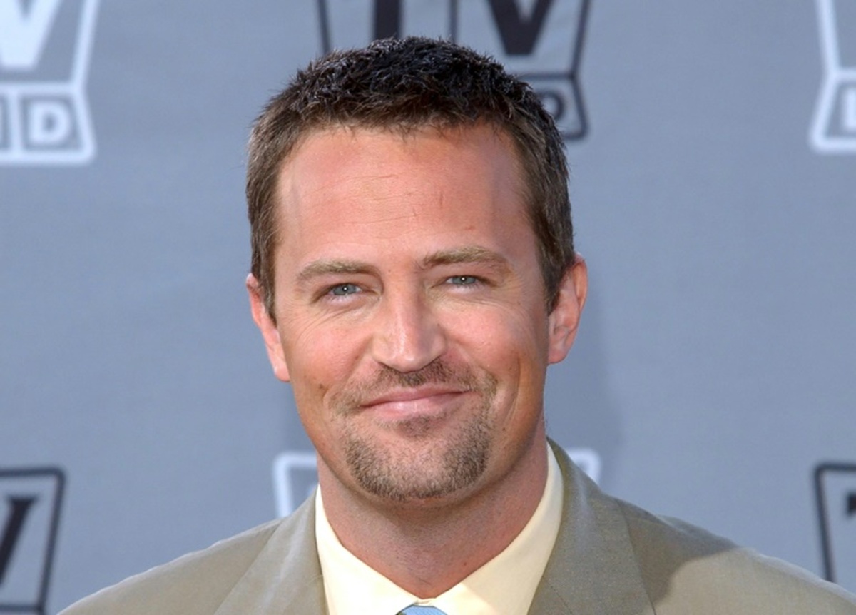 Matthew Perry's sisters say assistant 'left him to die' in hot tub horror