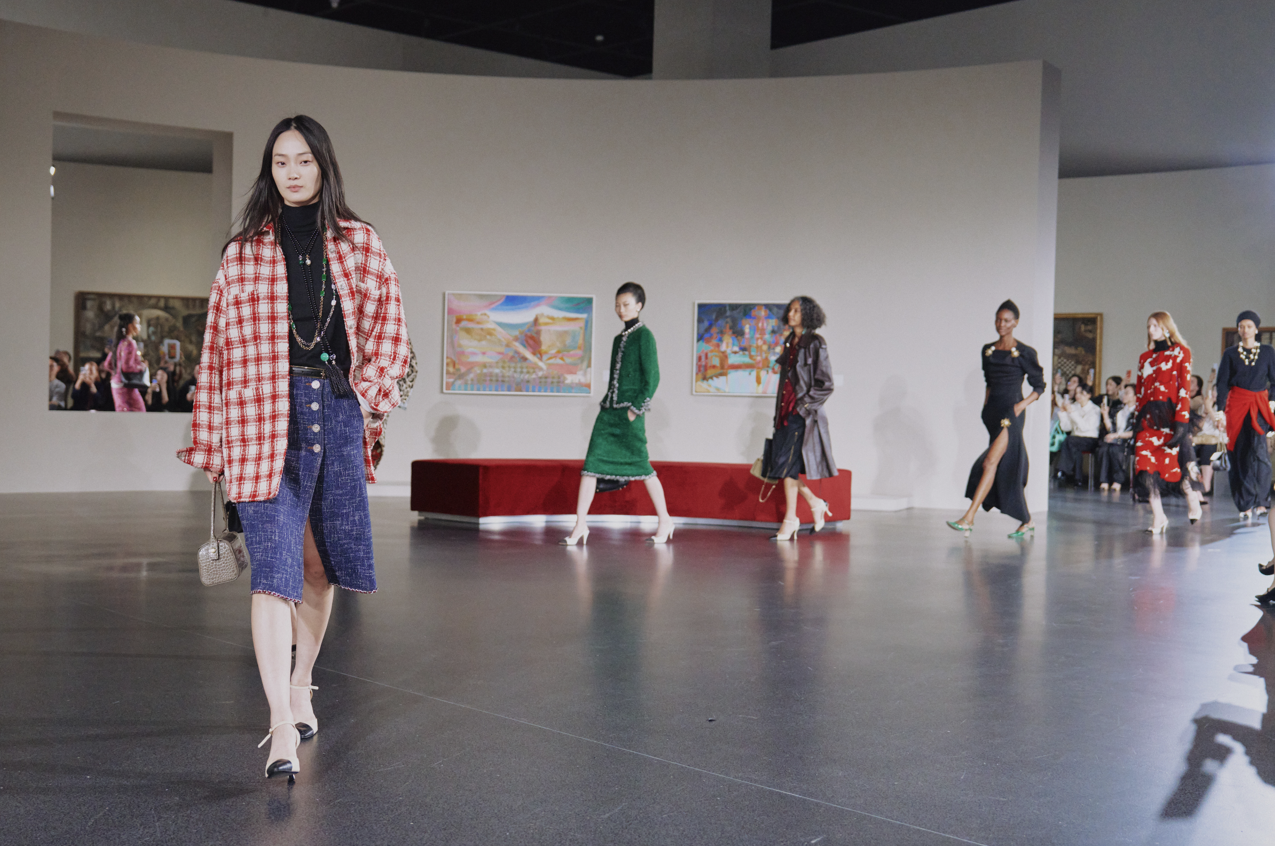 G-Dragon, Jennie, Tilda Swinton cheer on as Matthieu Blazy's first ...